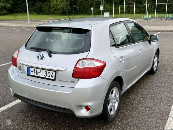 Pelēks Toyota Auris 2012 Viļņa, ar dzinēja tilpumu 1.80 L un nobraukumu 152 tūkst. km par 5950 €, foto 9 vietnē AUTOMOTO.COM.LV