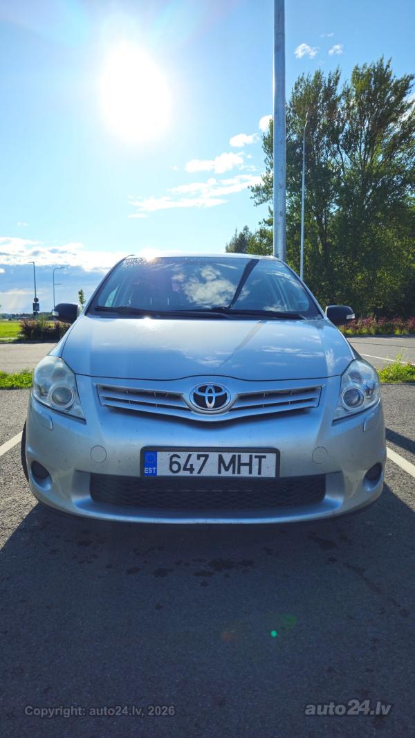 Grey Toyota Auris 2012 in Tartu, with an engine capacity of 1.60 L and mileage of 186 thousand km for 2900 €, photo 2 on AUTOMOTO.COM.LV