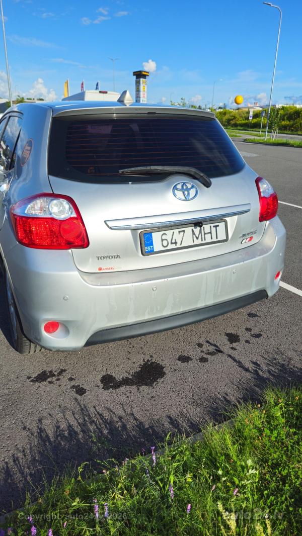 Grey Toyota Auris 2012 in Tartu, with an engine capacity of 1.60 L and mileage of 186 thousand km for 2900 €, photo 4 on AUTOMOTO.COM.LV