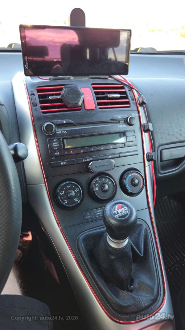 Grey Toyota Auris 2012 in Tartu, with an engine capacity of 1.60 L and mileage of 186 thousand km for 2900 €, photo 8 on AUTOMOTO.COM.LV
