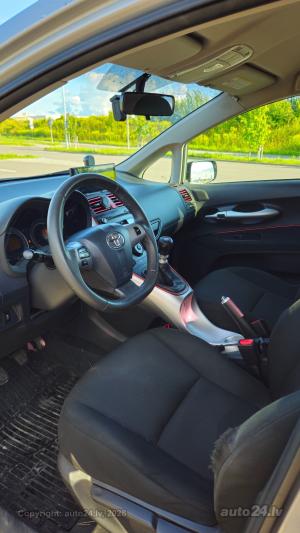 Pelēks Toyota Auris 2012 Tartu, ar dzinēja tilpumu 1.60 L un nobraukumu 186 tūkst. km par 2900 €, foto 10 vietnē AUTOMOTO.COM.LV