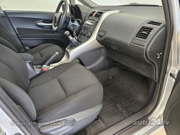 Pelēks Toyota Auris 2012 Rakvere, ar dzinēja tilpumu 1.60 L un nobraukumu 254 tūkst. km par 4890 €, foto 5 vietnē AUTOMOTO.COM.LV