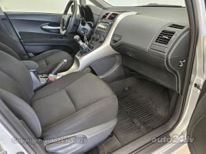 Pelēks Toyota Auris 2012 Rakvere, ar dzinēja tilpumu 1.60 L un nobraukumu 254 tūkst. km par 4890 €, foto 6 vietnē AUTOMOTO.COM.LV