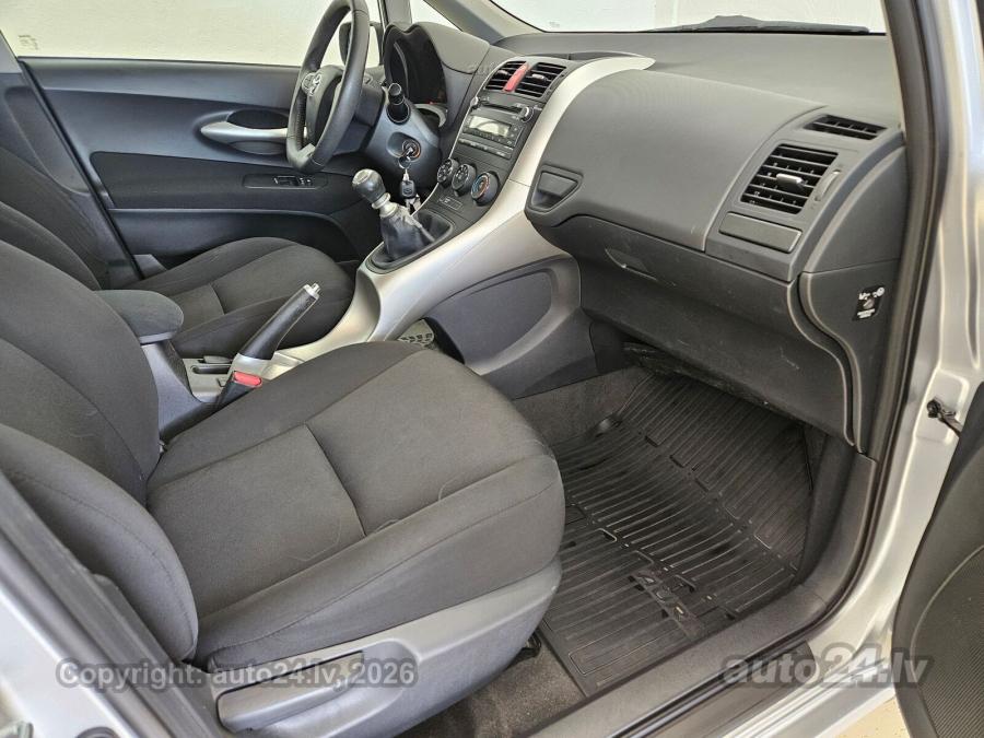 Pelēks Toyota Auris 2012 Rakvere, ar dzinēja tilpumu 1.60 L un nobraukumu 254 tūkst. km par 4890 €, foto 6 vietnē AUTOMOTO.COM.LV