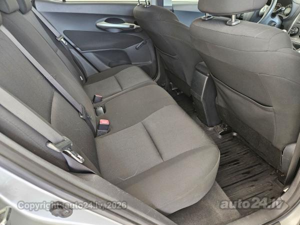 Pelēks Toyota Auris 2012 Rakvere, ar dzinēja tilpumu 1.60 L un nobraukumu 254 tūkst. km par 4890 €, foto 6 vietnē AUTOMOTO.COM.LV