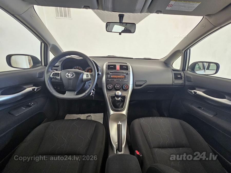 Pelēks Toyota Auris 2012 Rakvere, ar dzinēja tilpumu 1.60 L un nobraukumu 254 tūkst. km par 4890 €, foto 8 vietnē AUTOMOTO.COM.LV