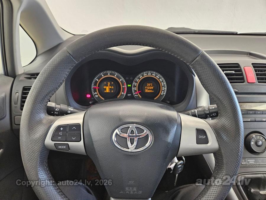 Pelēks Toyota Auris 2012 Rakvere, ar dzinēja tilpumu 1.60 L un nobraukumu 254 tūkst. km par 4890 €, foto 10 vietnē AUTOMOTO.COM.LV