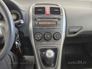Pelēks Toyota Auris 2012 Rakvere, ar dzinēja tilpumu 1.60 L un nobraukumu 254 tūkst. km par 4890 €, foto 12 vietnē AUTOMOTO.COM.LV