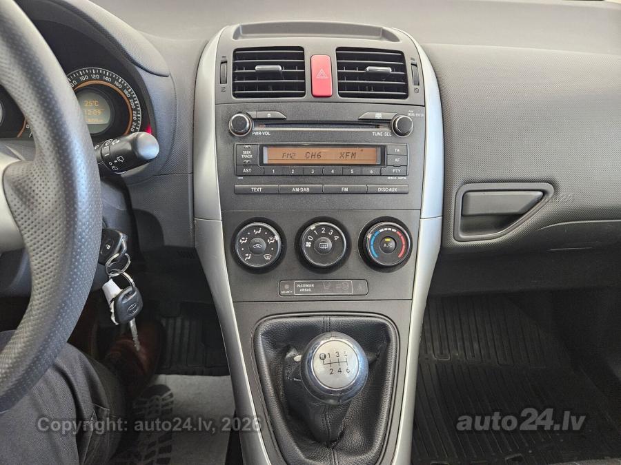 Pelēks Toyota Auris 2012 Rakvere, ar dzinēja tilpumu 1.60 L un nobraukumu 254 tūkst. km par 4890 €, foto 12 vietnē AUTOMOTO.COM.LV