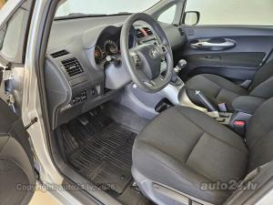 Pelēks Toyota Auris 2012 Rakvere, ar dzinēja tilpumu 1.60 L un nobraukumu 254 tūkst. km par 4890 €, foto 13 vietnē AUTOMOTO.COM.LV