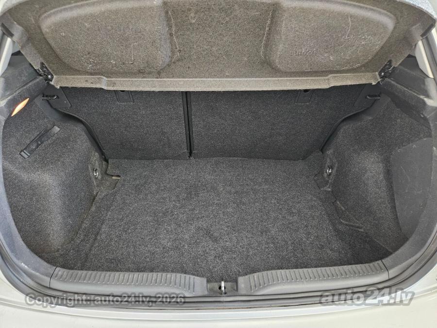 Pelēks Toyota Auris 2012 Rakvere, ar dzinēja tilpumu 1.60 L un nobraukumu 254 tūkst. km par 4890 €, foto 15 vietnē AUTOMOTO.COM.LV