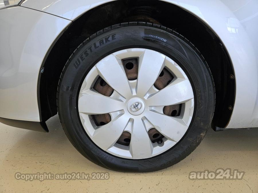 Pelēks Toyota Auris 2012 Rakvere, ar dzinēja tilpumu 1.60 L un nobraukumu 254 tūkst. km par 4890 €, foto 16 vietnē AUTOMOTO.COM.LV