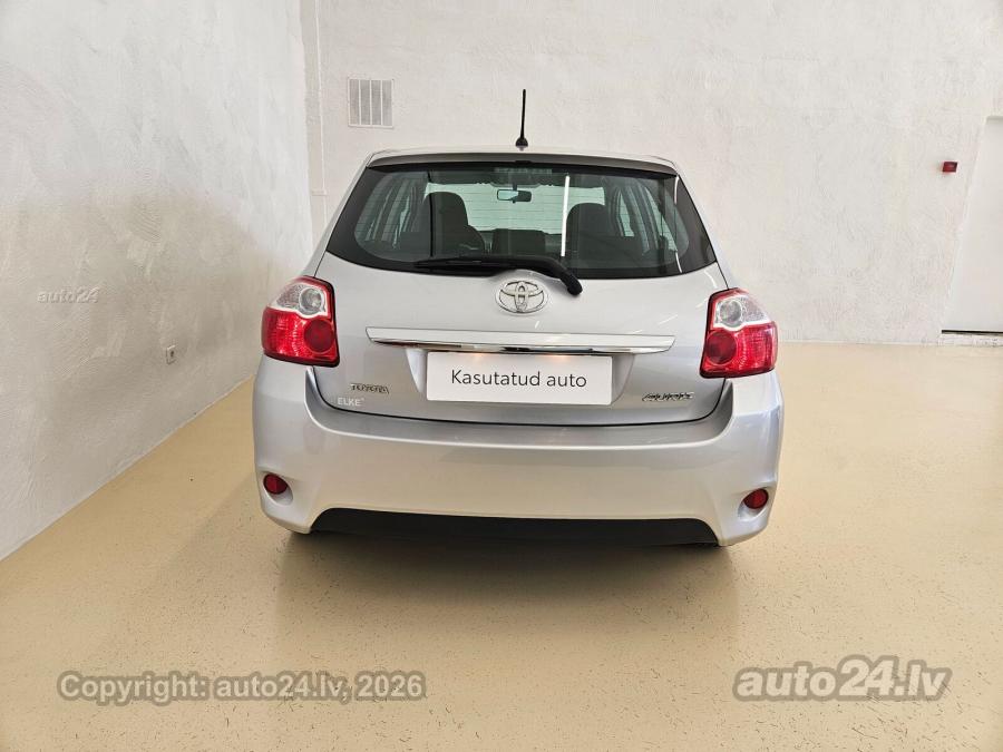 Pelēks Toyota Auris 2012 Rakvere, ar dzinēja tilpumu 1.60 L un nobraukumu 254 tūkst. km par 4890 €, foto 17 vietnē AUTOMOTO.COM.LV