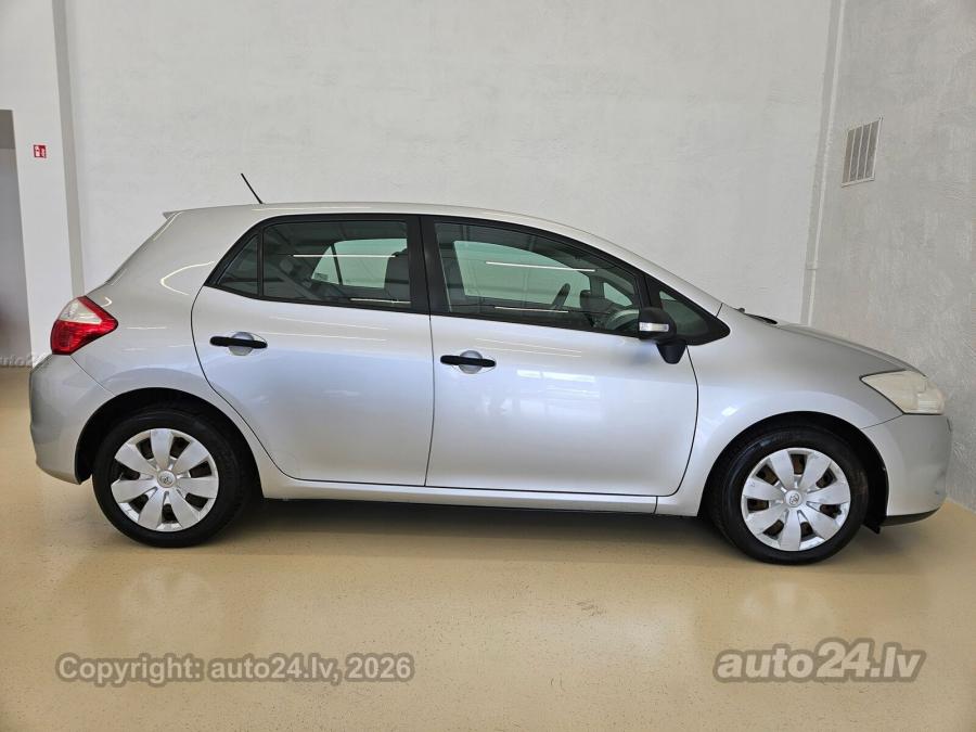 Pelēks Toyota Auris 2012 Rakvere, ar dzinēja tilpumu 1.60 L un nobraukumu 254 tūkst. km par 4890 €, foto 18 vietnē AUTOMOTO.COM.LV