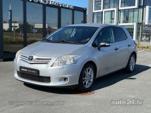Pelēks Toyota Auris 2012 Tallina, ar dzinēja tilpumu 1.60 L un nobraukumu 186 tūkst. km par 4490 €, foto  vietnē AUTOMOTO.COM.LV