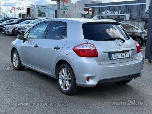 Grey Toyota Auris 2012 in Tallinn, with an engine capacity of 1.60 L and mileage of 186 thousand km for 4490 €, photo 4 on AUTOMOTO.COM.LV