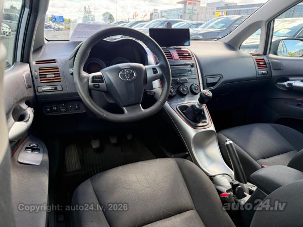 Grey Toyota Auris 2012 in Tallinn, with an engine capacity of 1.60 L and mileage of 186 thousand km for 4490 €, photo 6 on AUTOMOTO.COM.LV