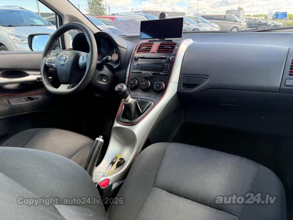 Grey Toyota Auris 2012 in Tallinn, with an engine capacity of 1.60 L and mileage of 186 thousand km for 4490 €, photo 7 on AUTOMOTO.COM.LV