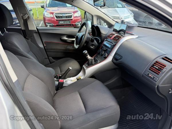 Grey Toyota Auris 2012 in Tallinn, with an engine capacity of 1.60 L and mileage of 186 thousand km for 4490 €, photo 8 on AUTOMOTO.COM.LV