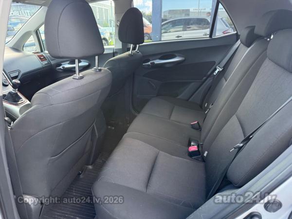 Grey Toyota Auris 2012 in Tallinn, with an engine capacity of 1.60 L and mileage of 186 thousand km for 4490 €, photo 9 on AUTOMOTO.COM.LV