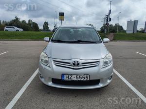 Grey Toyota Auris 2012 in Riga, with an engine capacity of 1.60 L and mileage of 179 thousand km for 5500 €, photo  on AUTOMOTO.COM.LV