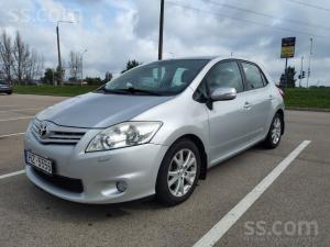 Grey Toyota Auris 2012 in Riga, with an engine capacity of 1.60 L and mileage of 179 thousand km for 5500 €, photo 3 on AUTOMOTO.COM.LV