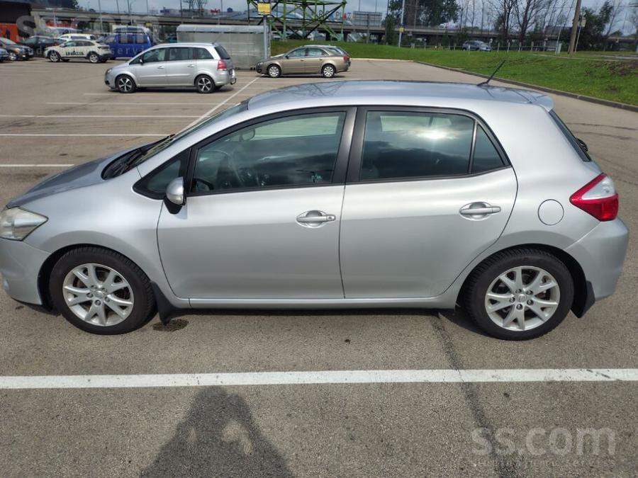 Grey Toyota Auris 2012 in Riga, with an engine capacity of 1.60 L and mileage of 179 thousand km for 5500 €, photo 4 on AUTOMOTO.COM.LV