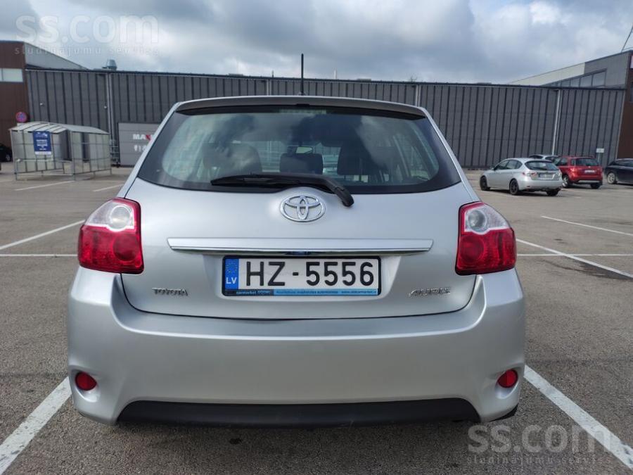 Grey Toyota Auris 2012 in Riga, with an engine capacity of 1.60 L and mileage of 179 thousand km for 5500 €, photo 6 on AUTOMOTO.COM.LV