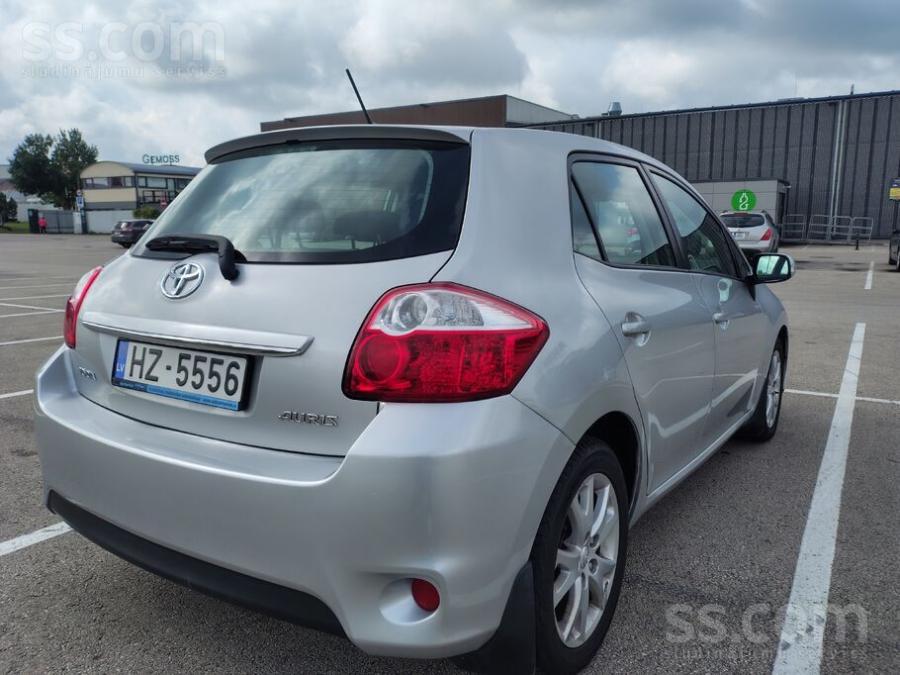 Grey Toyota Auris 2012 in Riga, with an engine capacity of 1.60 L and mileage of 179 thousand km for 5500 €, photo 7 on AUTOMOTO.COM.LV