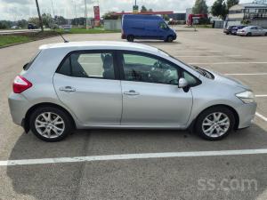 Grey Toyota Auris 2012 in Riga, with an engine capacity of 1.60 L and mileage of 179 thousand km for 5500 €, photo 8 on AUTOMOTO.COM.LV