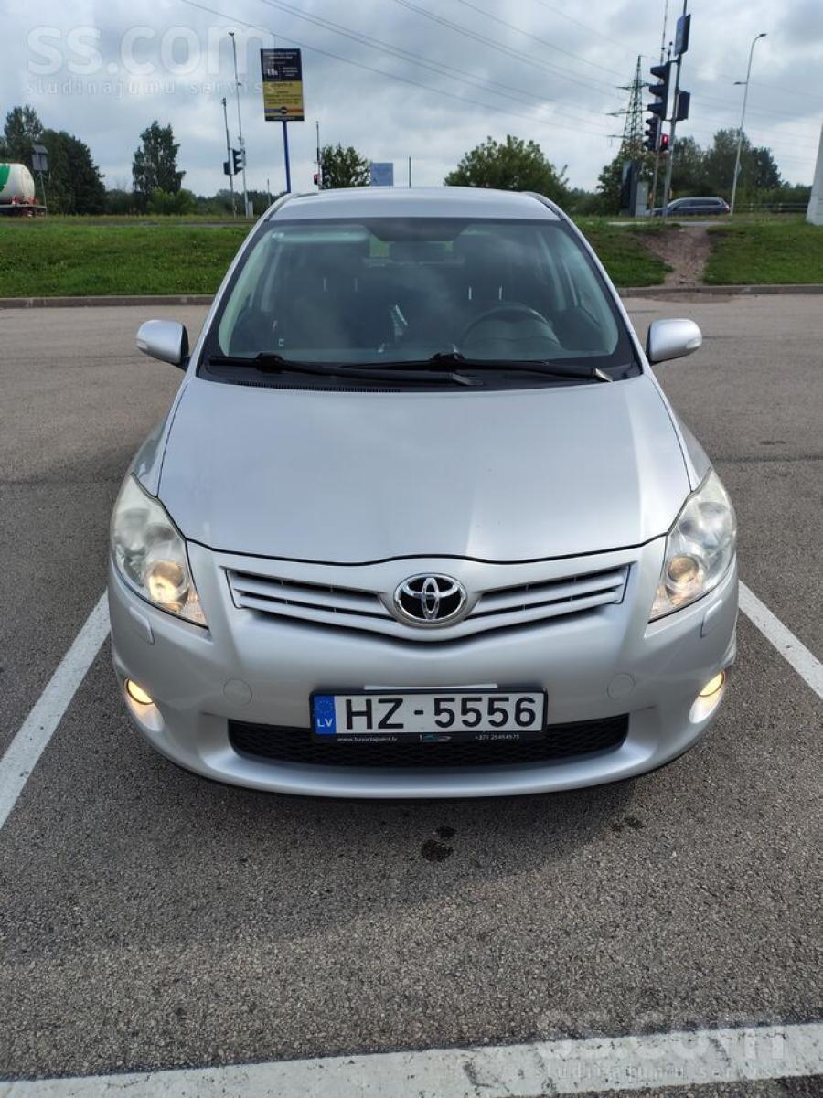 Grey Toyota Auris 2012 in Riga, with an engine capacity of 1.60 L and mileage of 179 thousand km for 5500 €, photo 11 on AUTOMOTO.COM.LV