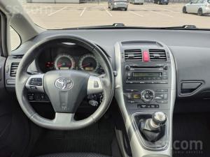 Grey Toyota Auris 2012 in Riga, with an engine capacity of 1.60 L and mileage of 179 thousand km for 5500 €, photo 12 on AUTOMOTO.COM.LV