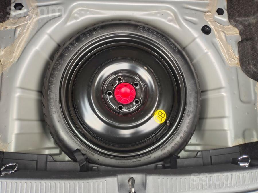 Grey Toyota Auris 2012 in Riga, with an engine capacity of 1.60 L and mileage of 179 thousand km for 5500 €, photo 17 on AUTOMOTO.COM.LV