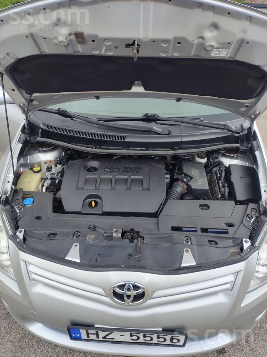 Grey Toyota Auris 2012 in Riga, with an engine capacity of 1.60 L and mileage of 179 thousand km for 5500 €, photo 18 on AUTOMOTO.COM.LV