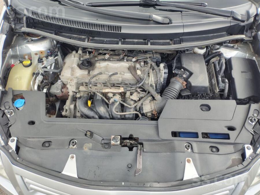 Grey Toyota Auris 2012 in Riga, with an engine capacity of 1.60 L and mileage of 179 thousand km for 5500 €, photo 19 on AUTOMOTO.COM.LV