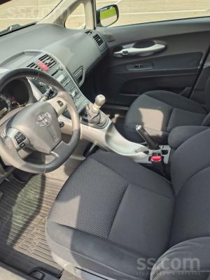 Grey Toyota Auris 2012 in Riga, with an engine capacity of 1.60 L and mileage of 179 thousand km for 5500 €, photo 20 on AUTOMOTO.COM.LV