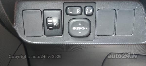 Pelēks Toyota Auris 2012 Tartu, ar dzinēja tilpumu 1.80 L un nobraukumu 170 tūkst. km par 5800 €, foto 5 vietnē AUTOMOTO.COM.LV