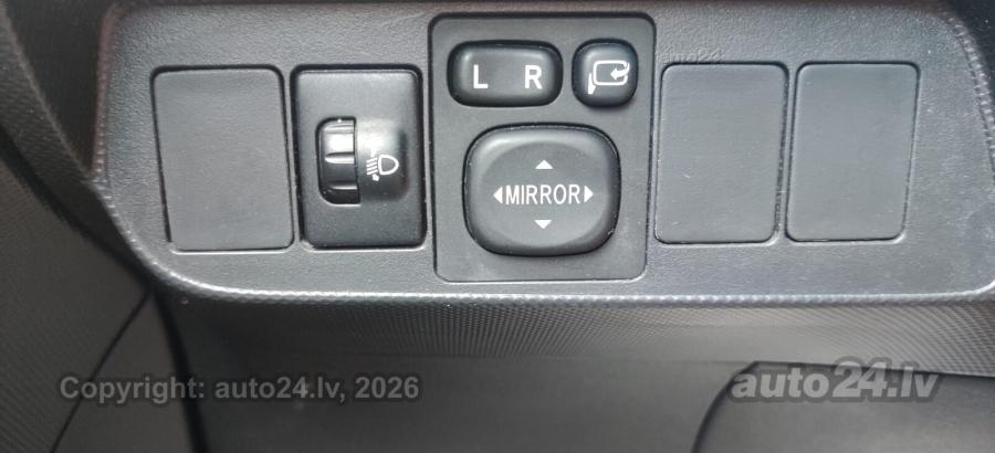 Pelēks Toyota Auris 2012 Tartu, ar dzinēja tilpumu 1.80 L un nobraukumu 170 tūkst. km par 5800 €, foto 5 vietnē AUTOMOTO.COM.LV