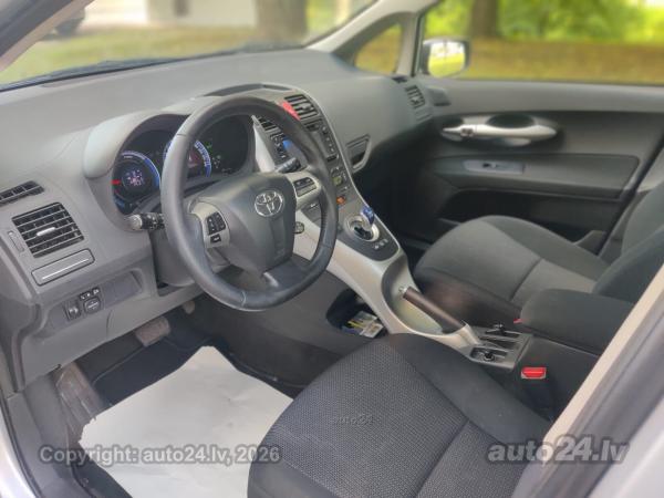 Pelēks Toyota Auris 2012 Tartu, ar dzinēja tilpumu 1.80 L un nobraukumu 170 tūkst. km par 5800 €, foto 7 vietnē AUTOMOTO.COM.LV