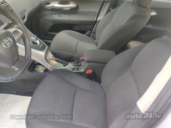 Pelēks Toyota Auris 2012 Tartu, ar dzinēja tilpumu 1.80 L un nobraukumu 170 tūkst. km par 5800 €, foto 8 vietnē AUTOMOTO.COM.LV
