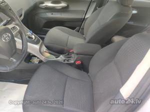 Pelēks Toyota Auris 2012 Tartu, ar dzinēja tilpumu 1.80 L un nobraukumu 170 tūkst. km par 5800 €, foto 8 vietnē AUTOMOTO.COM.LV