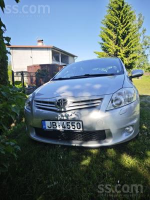 Grey Toyota Auris 2012 in Riga, with an engine capacity of 1.60 L and mileage of 246 thousand km for 5500 €, photo  on AUTOMOTO.COM.LV