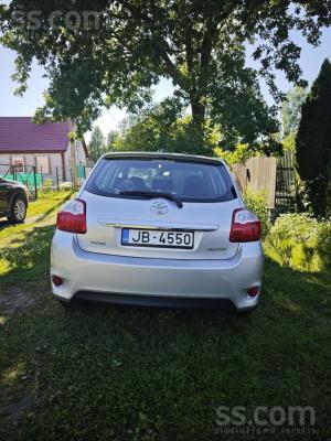 Pelēks Toyota Auris 2012 Rīga, ar dzinēja tilpumu 1.60 L un nobraukumu 246 tūkst. km par 5500 €, foto 3 vietnē AUTOMOTO.COM.LV