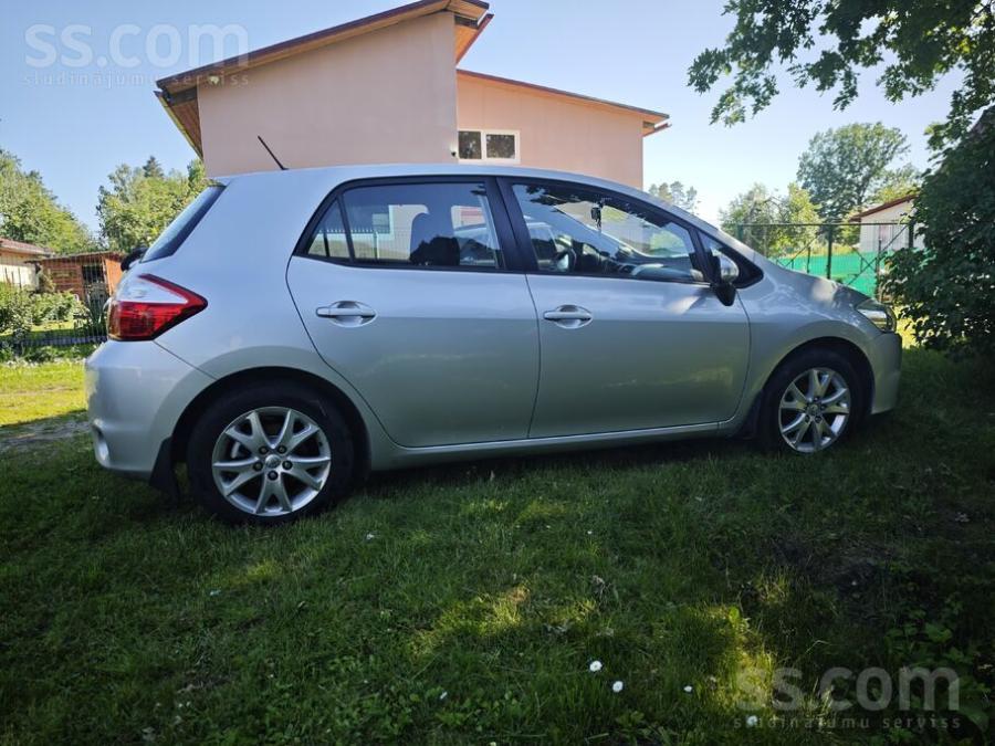 Pelēks Toyota Auris 2012 Rīga, ar dzinēja tilpumu 1.60 L un nobraukumu 246 tūkst. km par 5500 €, foto 4 vietnē AUTOMOTO.COM.LV
