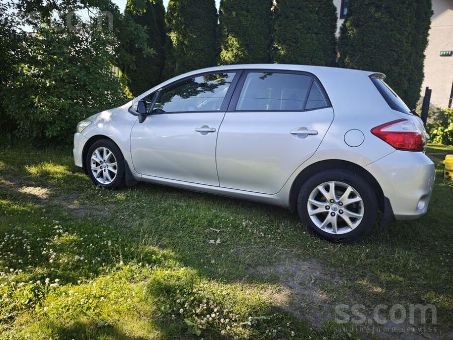 Pelēks Toyota Auris 2012 Rīga, ar dzinēja tilpumu 1.60 L un nobraukumu 246 tūkst. km par 5500 €, foto 5 vietnē AUTOMOTO.COM.LV