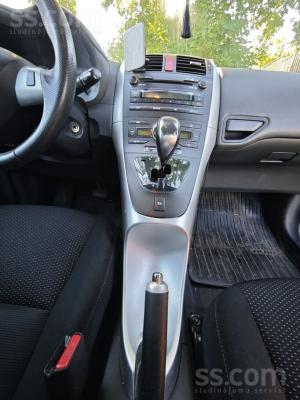 Pelēks Toyota Auris 2012 Rīga, ar dzinēja tilpumu 1.60 L un nobraukumu 246 tūkst. km par 5500 €, foto 6 vietnē AUTOMOTO.COM.LV