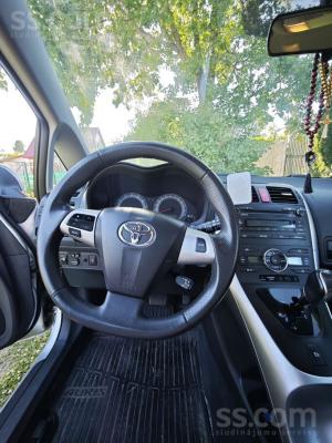 Pelēks Toyota Auris 2012 Rīga, ar dzinēja tilpumu 1.60 L un nobraukumu 246 tūkst. km par 5500 €, foto 7 vietnē AUTOMOTO.COM.LV