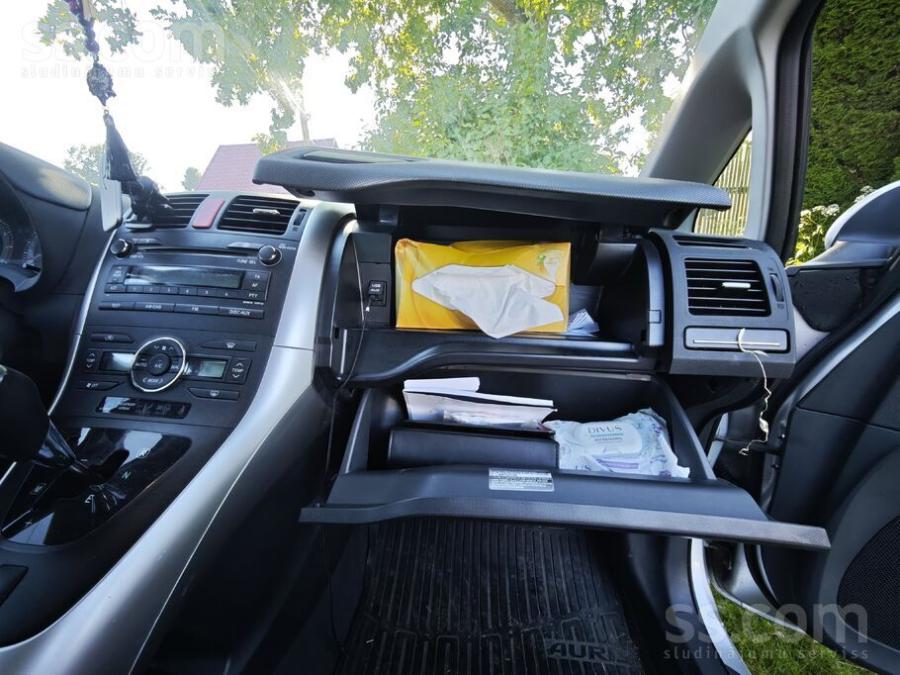 Pelēks Toyota Auris 2012 Rīga, ar dzinēja tilpumu 1.60 L un nobraukumu 246 tūkst. km par 5500 €, foto 10 vietnē AUTOMOTO.COM.LV