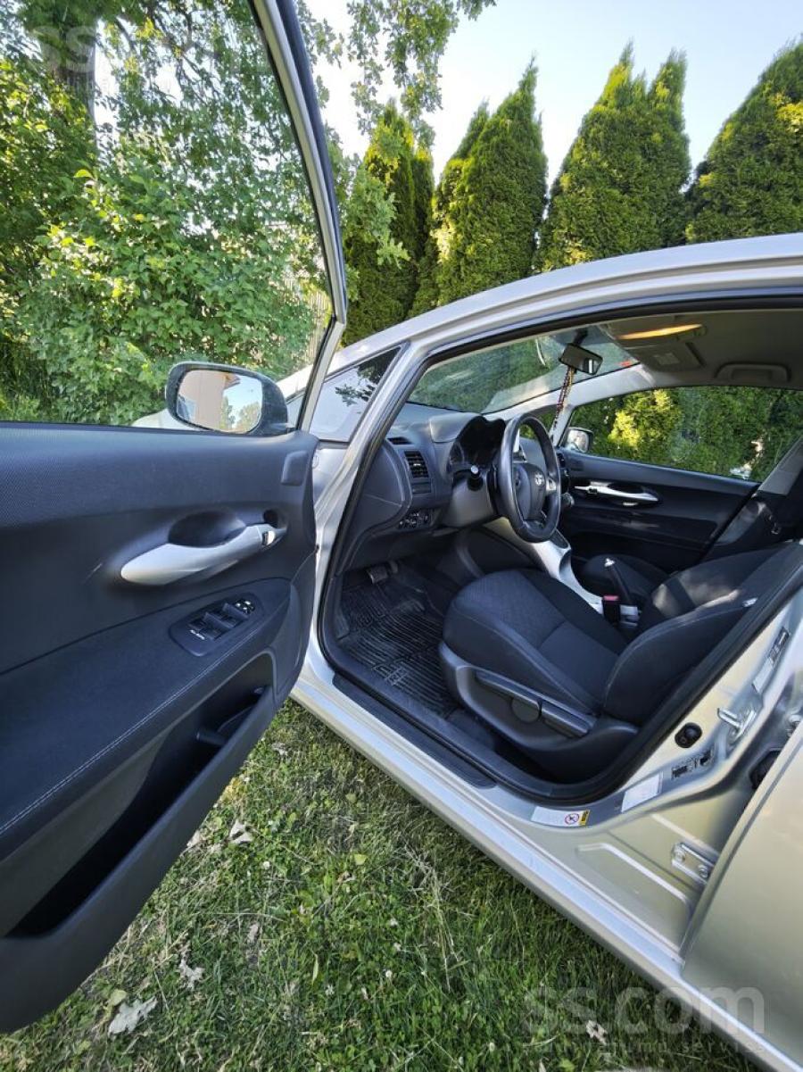 Pelēks Toyota Auris 2012 Rīga, ar dzinēja tilpumu 1.60 L un nobraukumu 246 tūkst. km par 5500 €, foto 13 vietnē AUTOMOTO.COM.LV