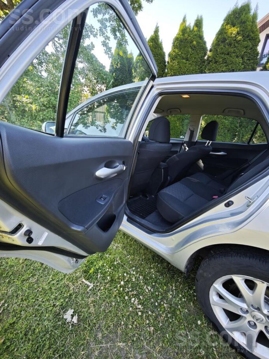 Pelēks Toyota Auris 2012 Rīga, ar dzinēja tilpumu 1.60 L un nobraukumu 246 tūkst. km par 5500 €, foto 15 vietnē AUTOMOTO.COM.LV